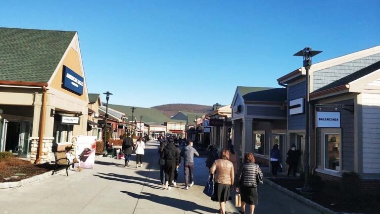 The BEST Stores at Woodbury Commons Outlet Updated 2025