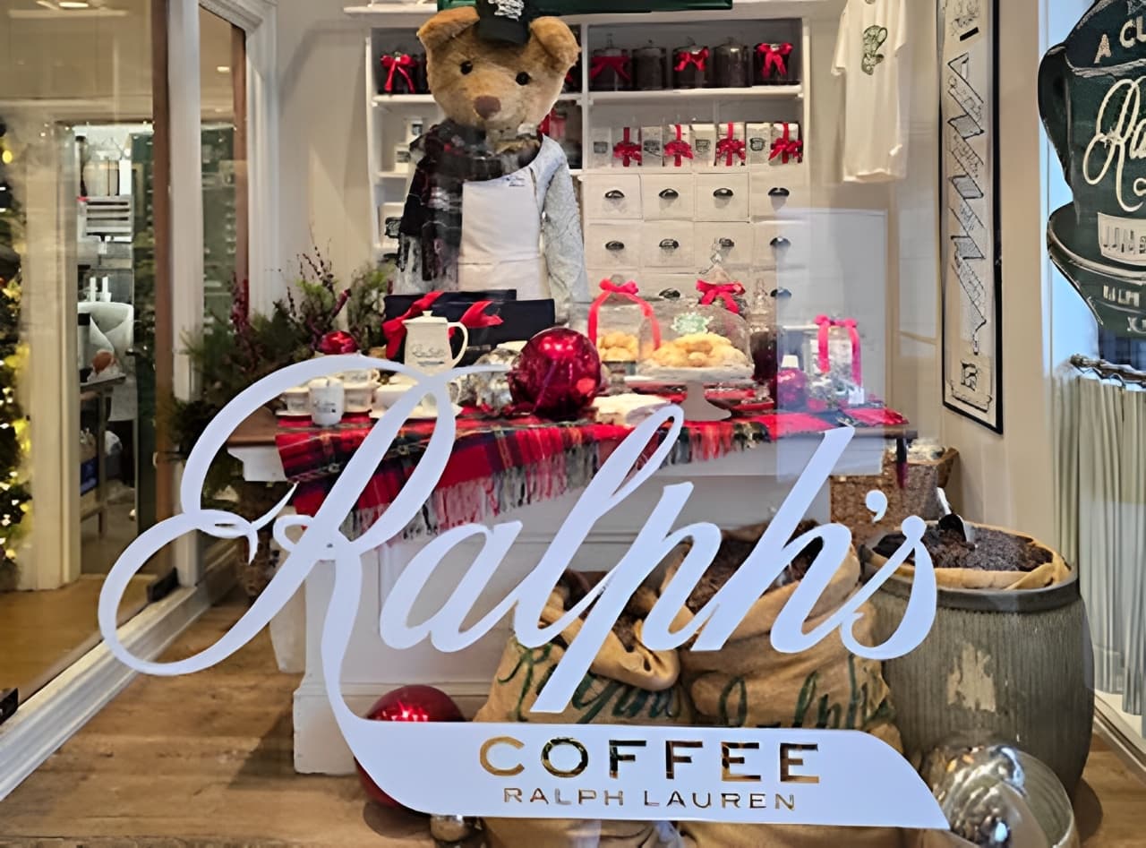 Woodbury Commons: A Shopper’s Guide to Dining at